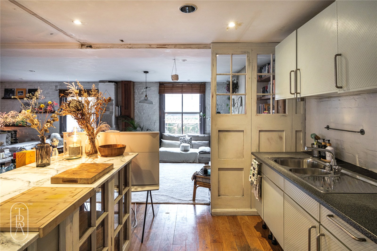 French Place E1 - The Bespoke Agent