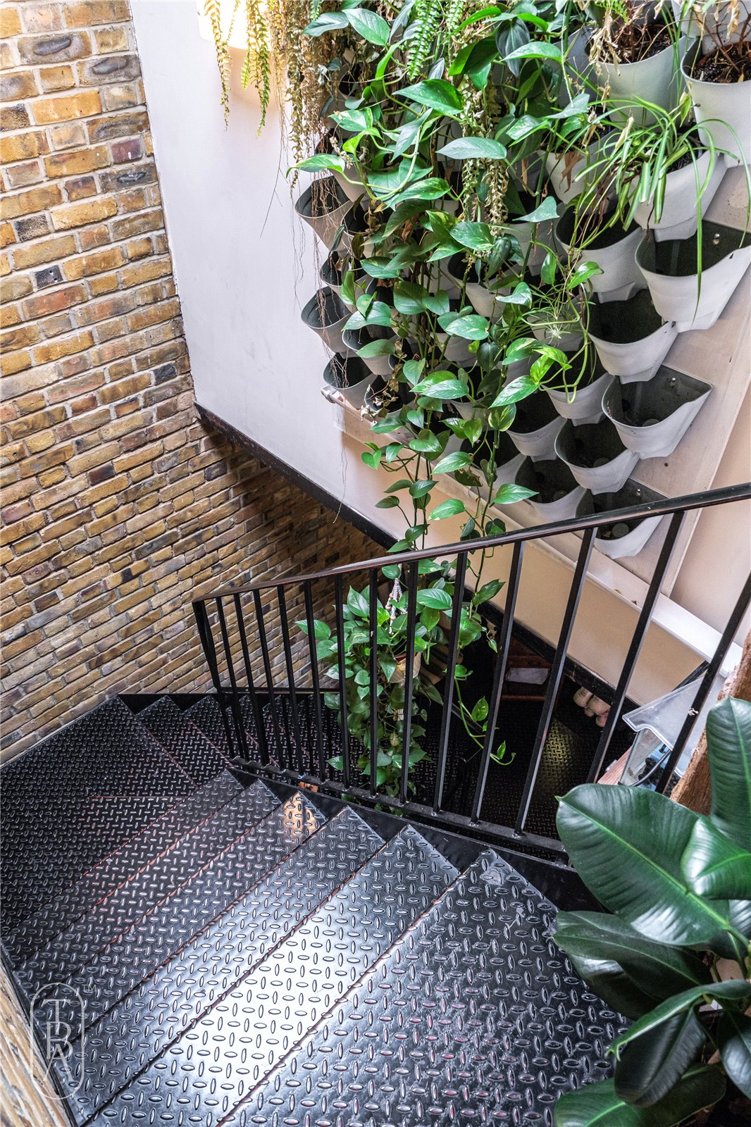 French Place E1 - The Bespoke Agent